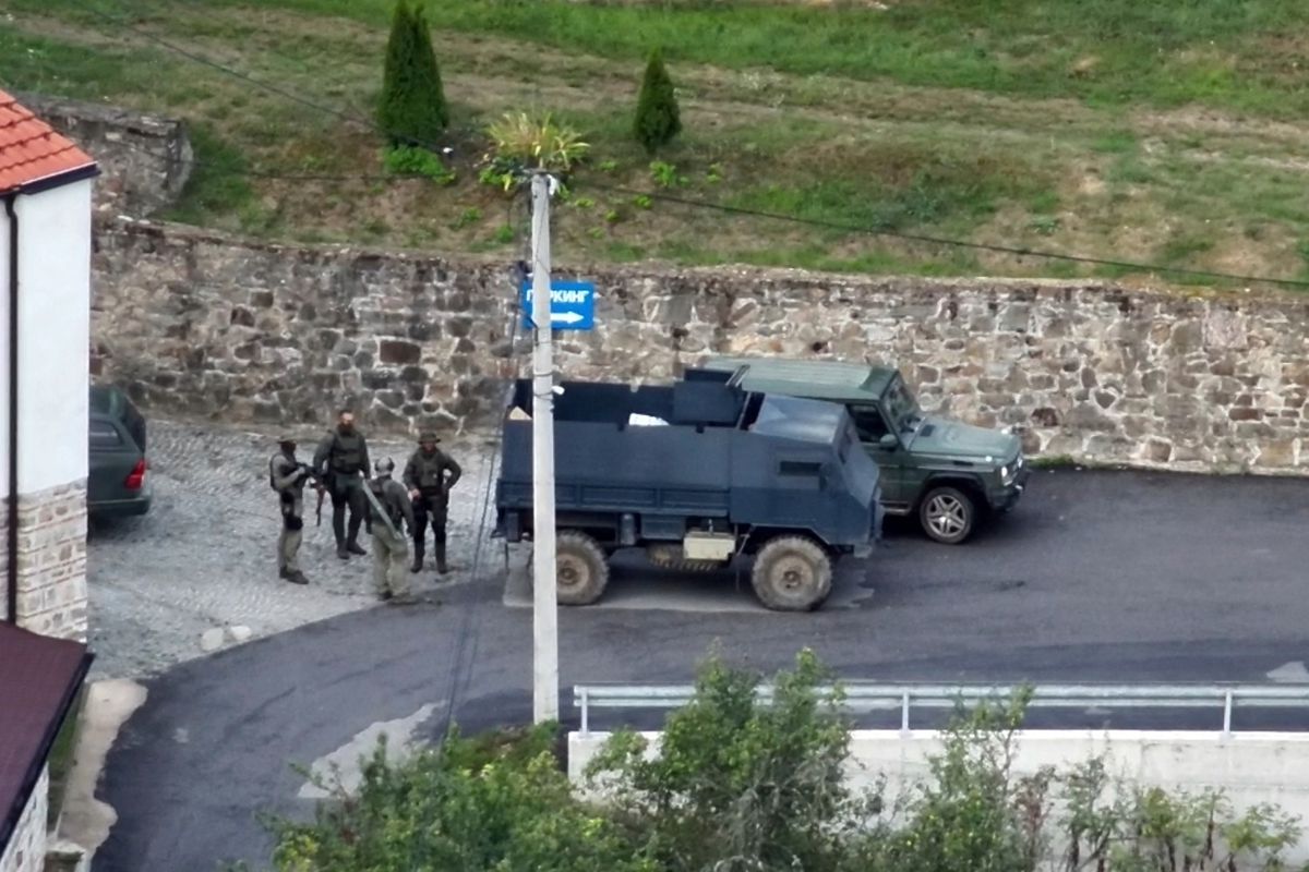 Banjska: Serbische Angreifer im Kosovo hatten Waffen für 400 Kämpfer ...