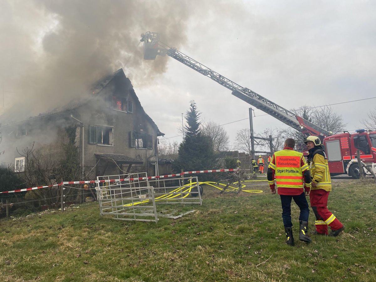 Schaden von fast 2 Millionen: Nach Hausbrand in Hurden steht ...