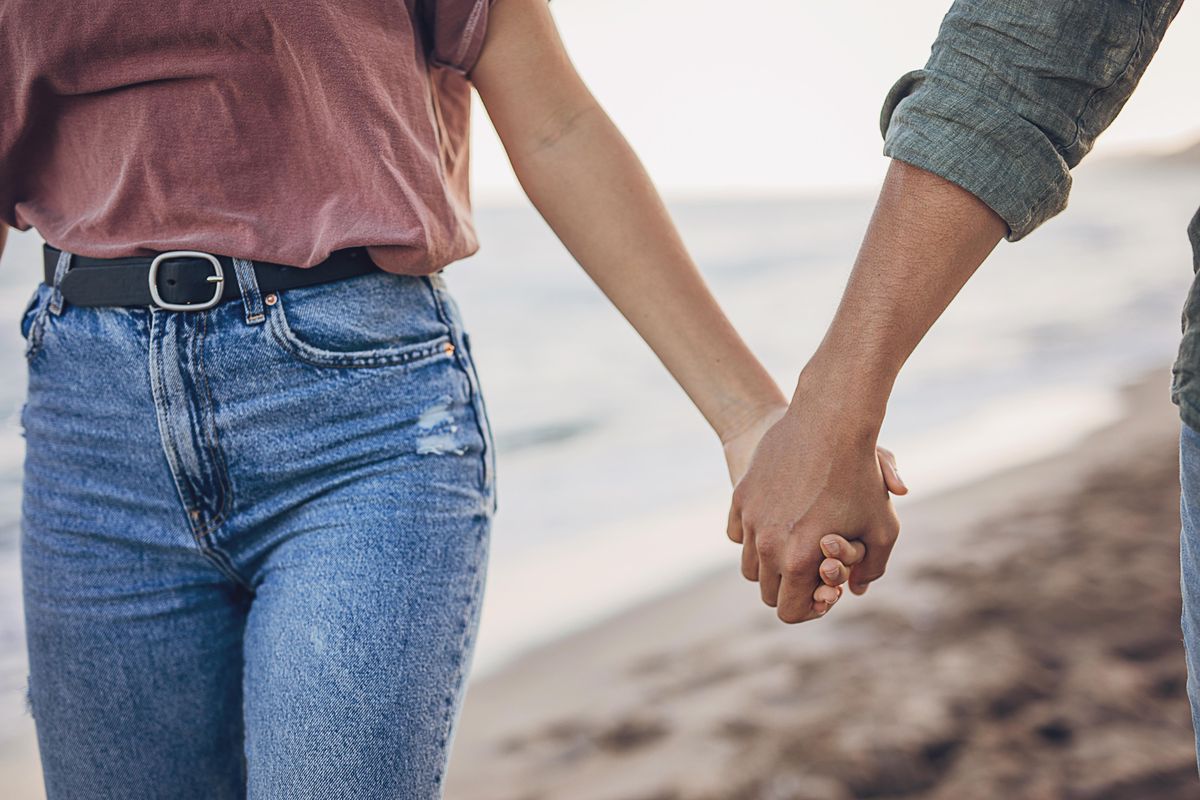 Hand in Hand: Händehalten ist gesund, warum eigentlich? | Tages-Anzeiger