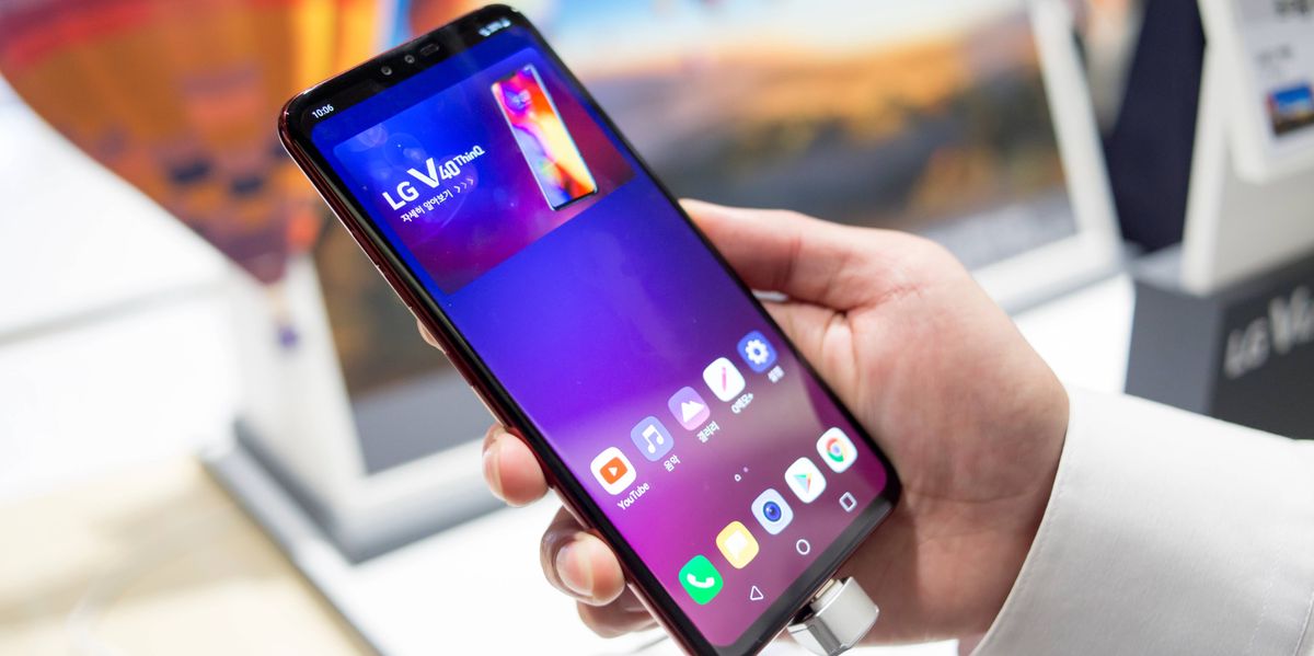 Fanova de minchojg room was not messy, light were dim low