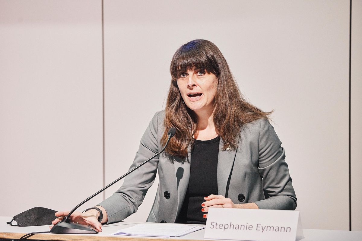 Leitartikel zur Basler Polizeiarbeit: Stephanie Eymann zeigt Profil ...