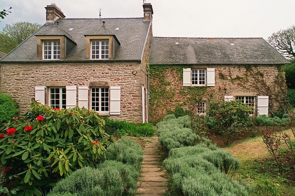 La petite-fille de Prévert vide sa maison-musée | Tribune de Genève