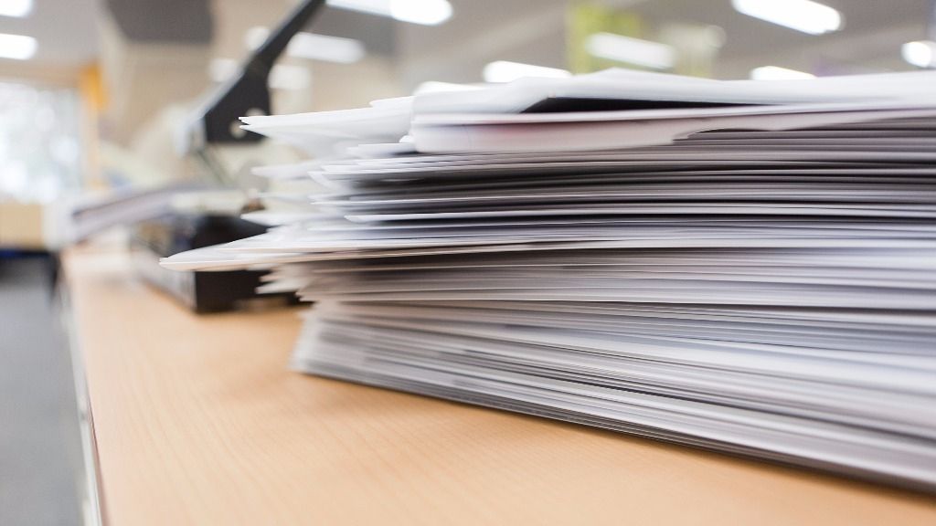 Papierberge, die Millionen kosten | Der Bund