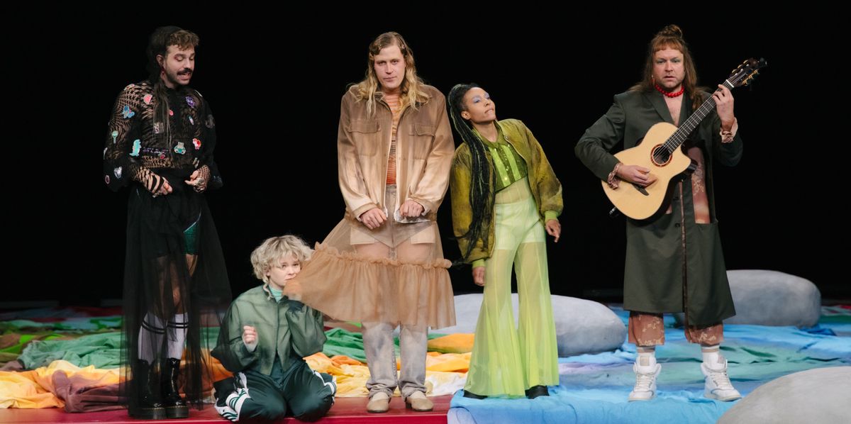 Pfauen in Zürich: «Blutstück» inspiriert von Kim de l’Horizon ...