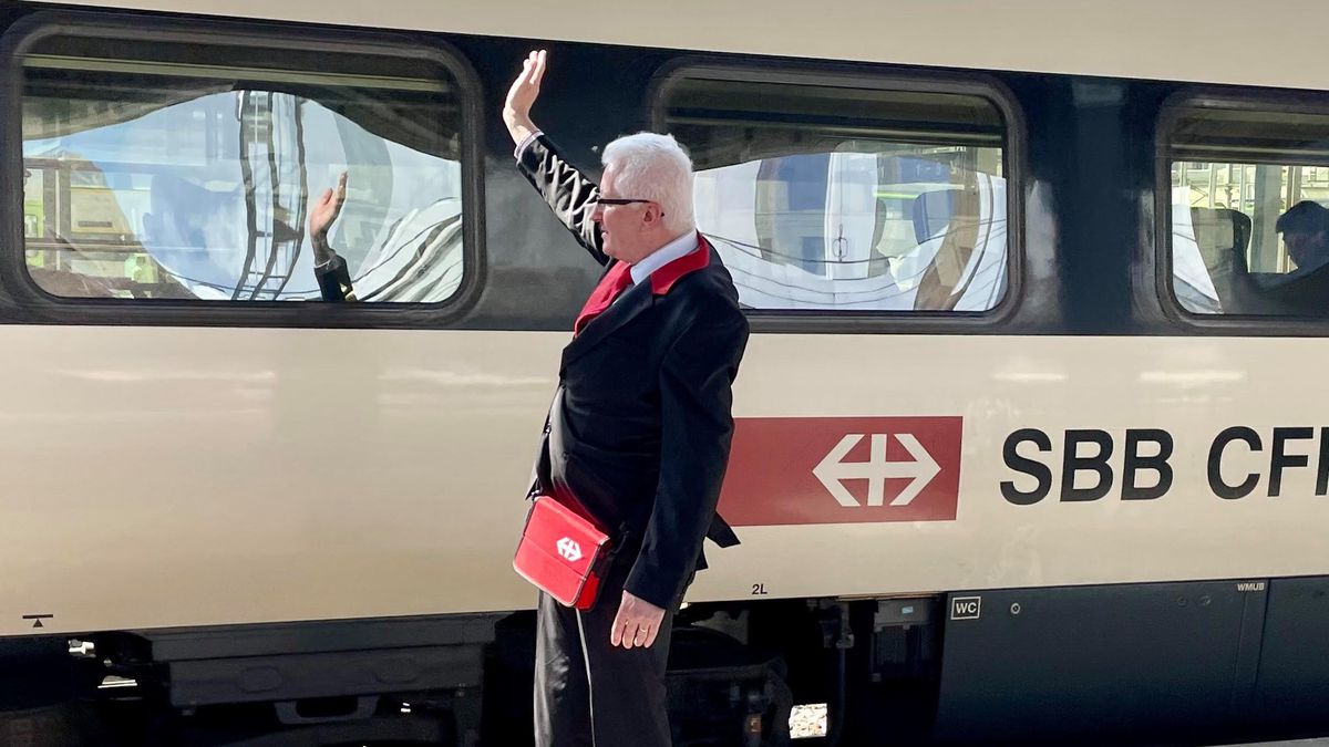 Le plus célèbre contrôleur CFF recycle son accent neuchâtelois - Le Matin