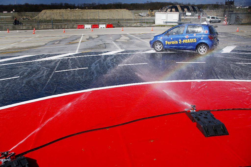 L'auto-école ne pouvait plus donner des cours 2-phases | Tribune de Genève