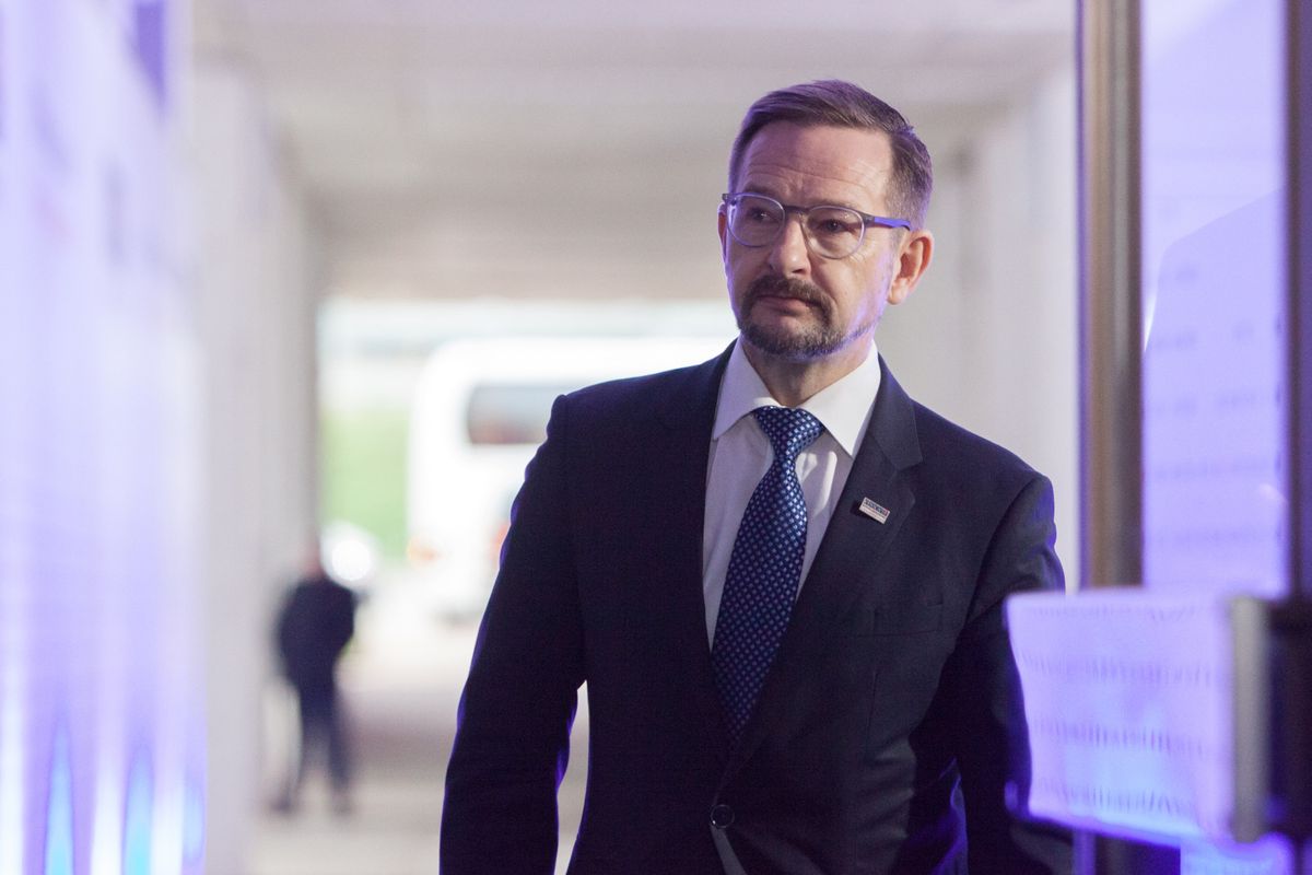 Schweizer Botschafter tritt in Moskau bei kremlnaher Stiftung auf ...