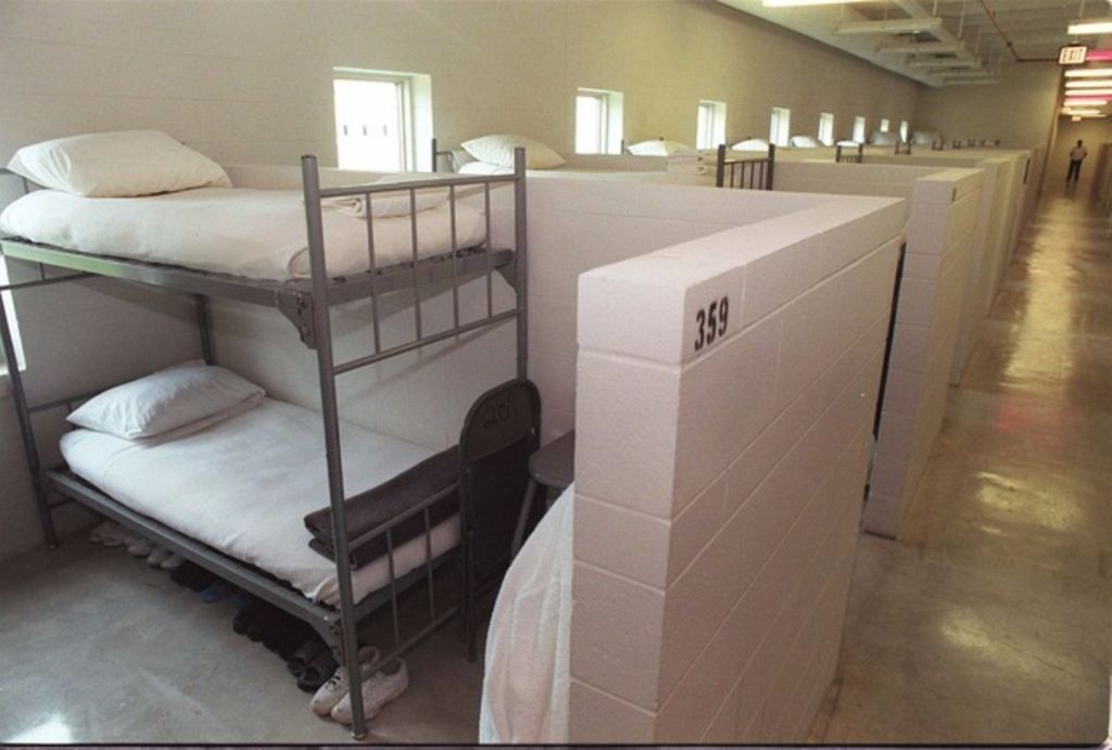 Etats-Unis – Une femme enfermée en prison avec 40 hommes | Tribune de ...