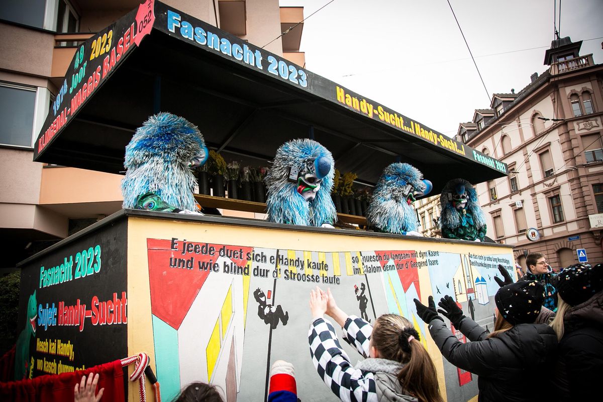 Wagen am Basler Cortège: Kunstwerke auf Rädern – mal politisch, mal ...