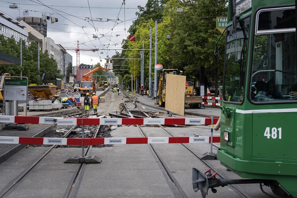 Wieder keine Trams in der Innenstadt: BVB ersetzen Tramgleise | Basler ...