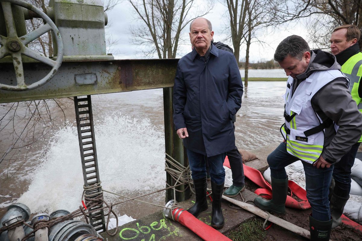 Hochwasser in Deutschland: Olaf Scholz steigt in die Gummistiefel | Tages-Anzeiger
