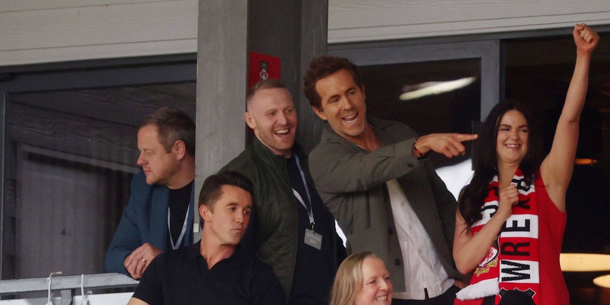 AFC Wrexham steigt auf, Ryan Reynolds feiert live mit