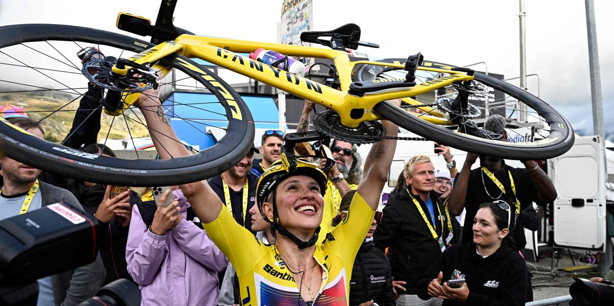 Tour de France Femmes: Kasia Niewiadoma besiegt Demi Vollering | Tages ...