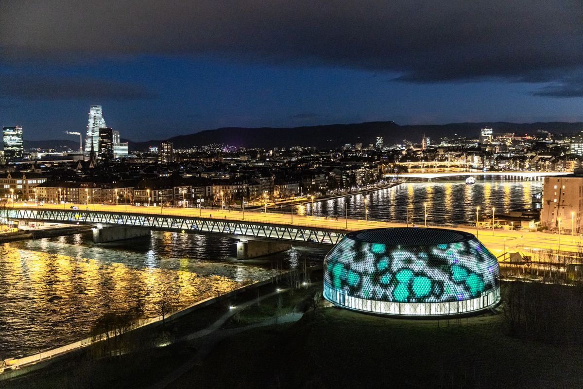 Novartis-Pavillon in Basel: Was bedeuten die leuchtenden Bilder auf der ...