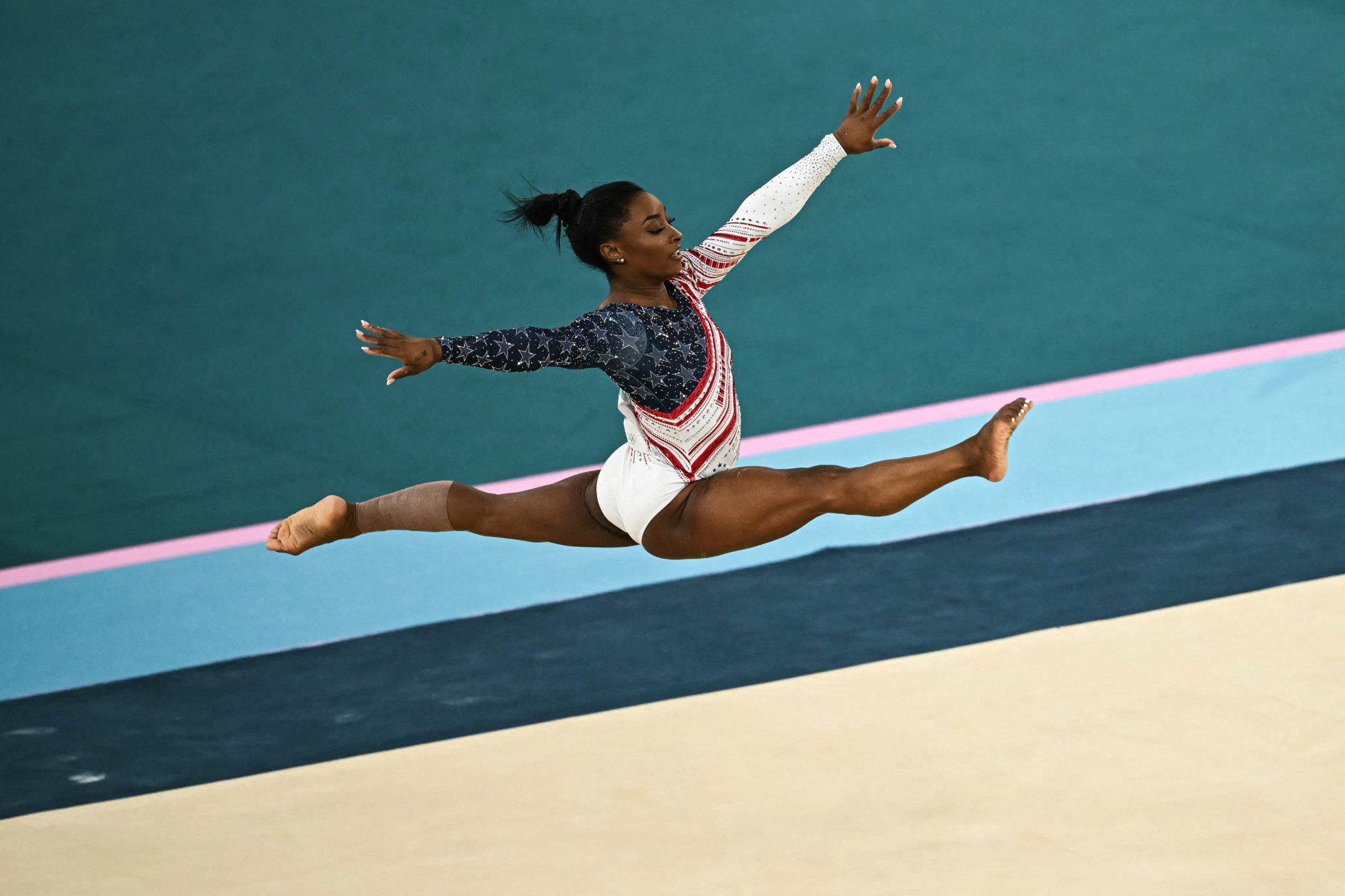 Olympia 2024: Die USA und Simone Biles holen überlegen Gold im ...