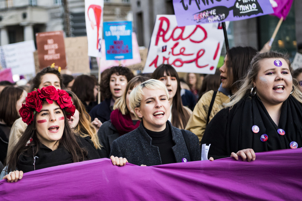 Geschlechtergraben beim Wahlverhalten: Junge Frauen positionieren sich immer linker, junge ...