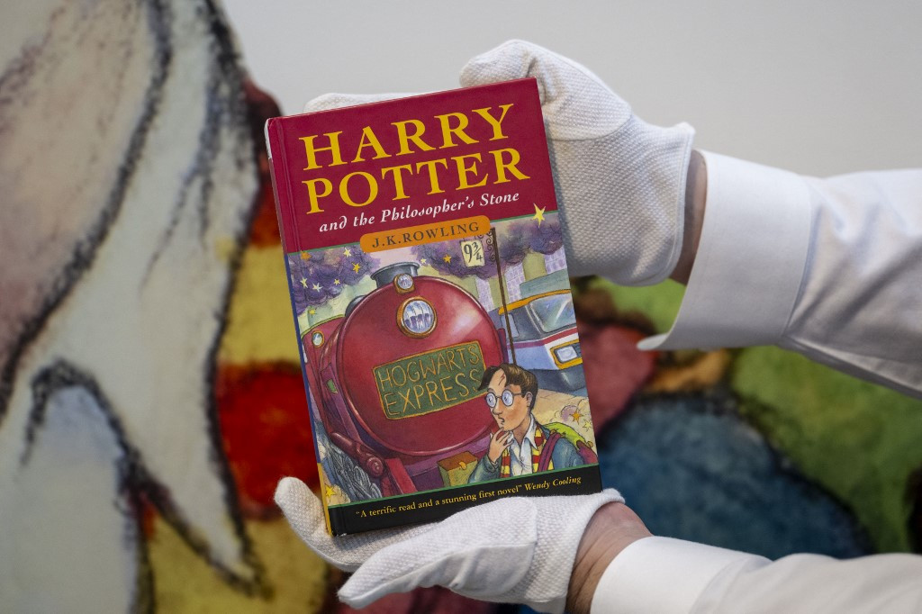 Harry Potter: Originalzeichnung zum ersten Band erzielt Rekordsumme ...
