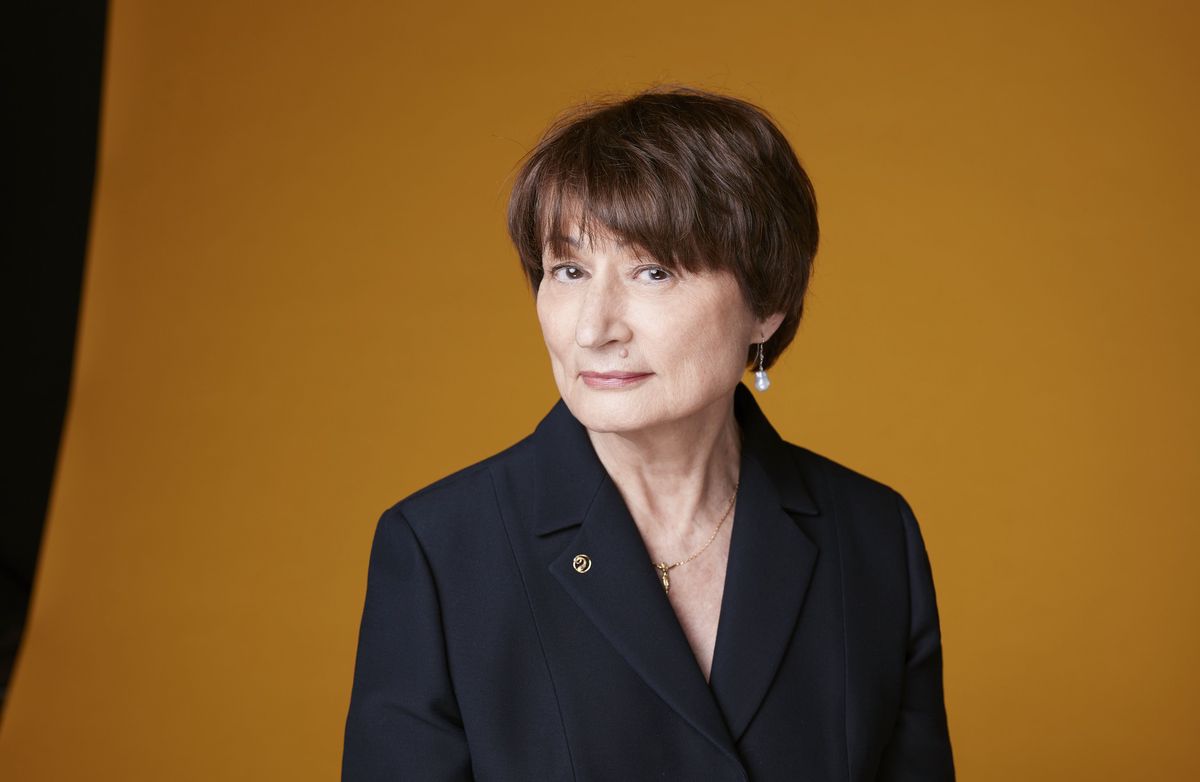 Roman autobiographique: Catherine Millet active dans le présent en ...