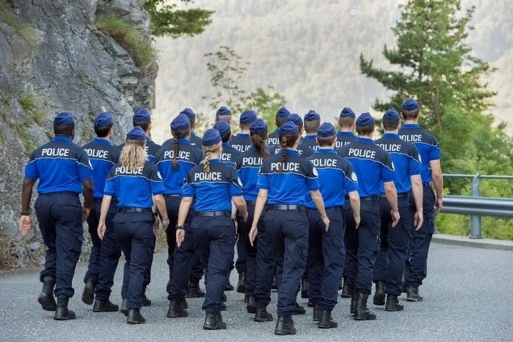 Jeune policière frappée peu après son entrée en fonction | 24 heures