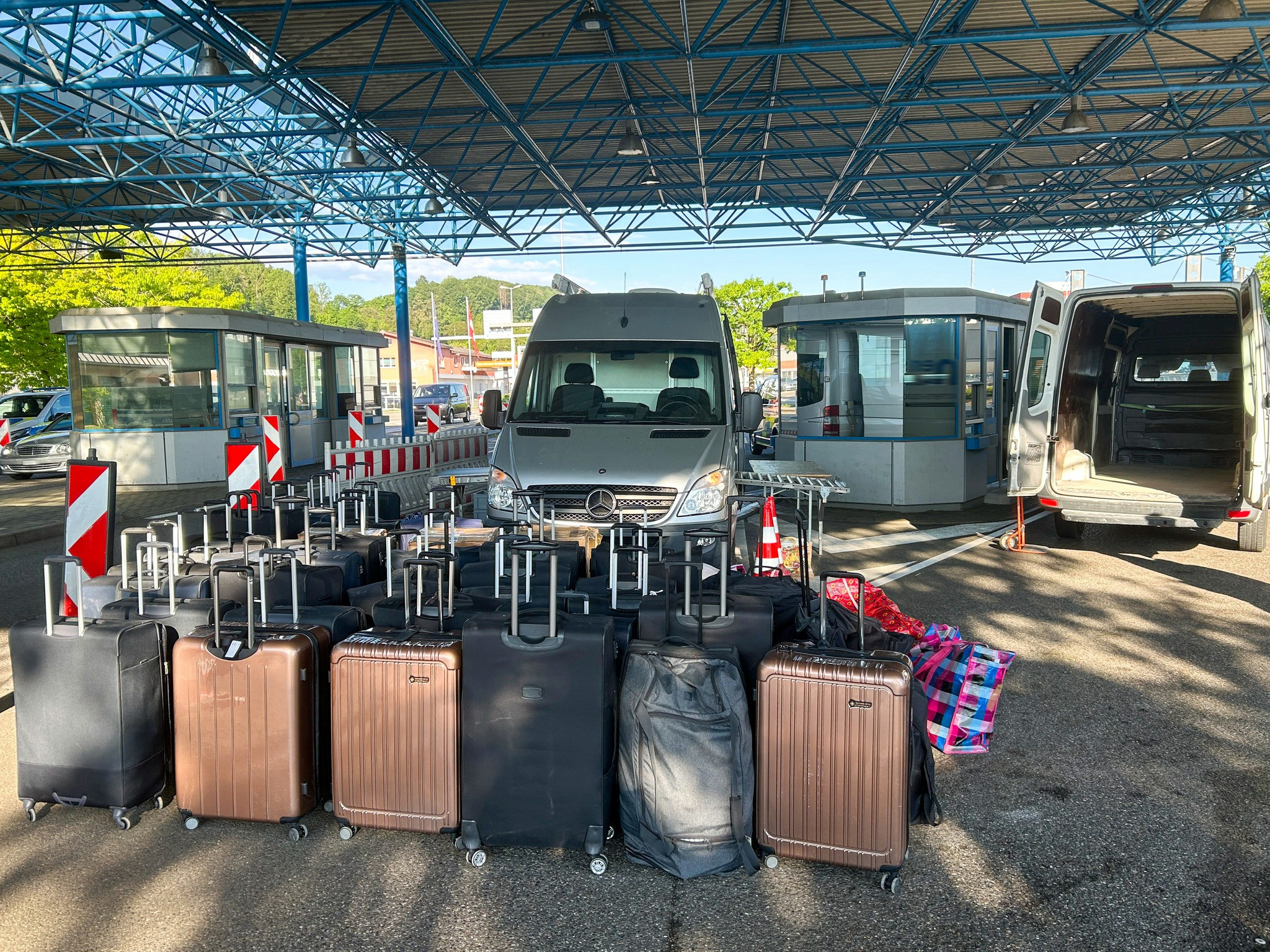 Douane: une Suissesse contrôlée avec 55 valises à Thayngen
