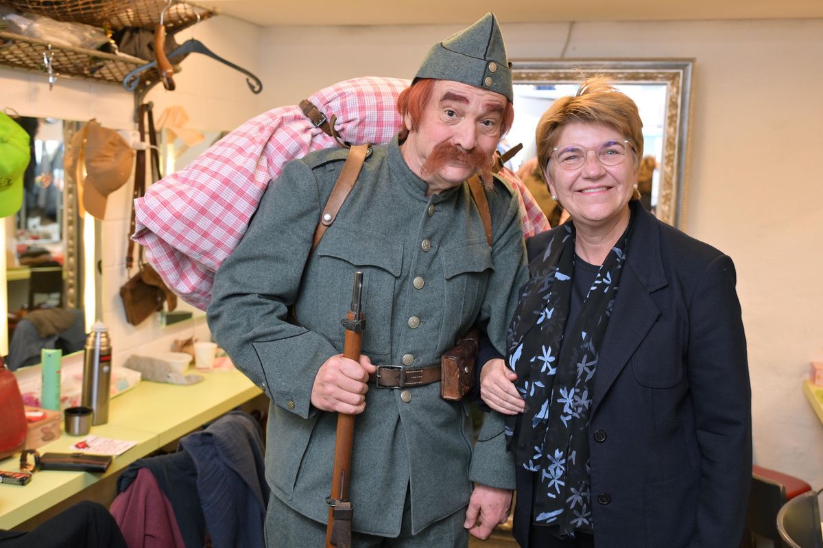 Bühnen Bern zeigt Roger Vontobels Inszenierung «Der Revisor» | Berner ...