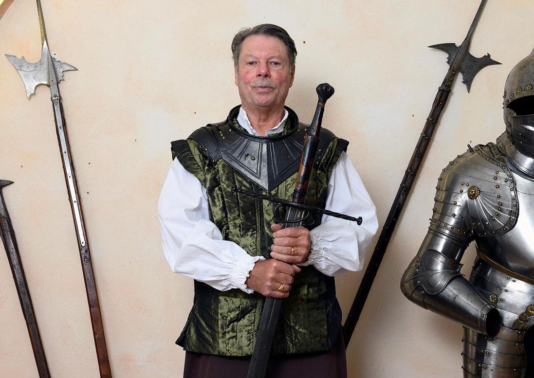 Portrait d’Emile Joyet - Le féru d’armes anciennes aime les histoires ...