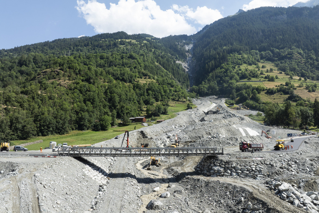 Valais: le pont militaire provisoire du Fregnoley a été démonté