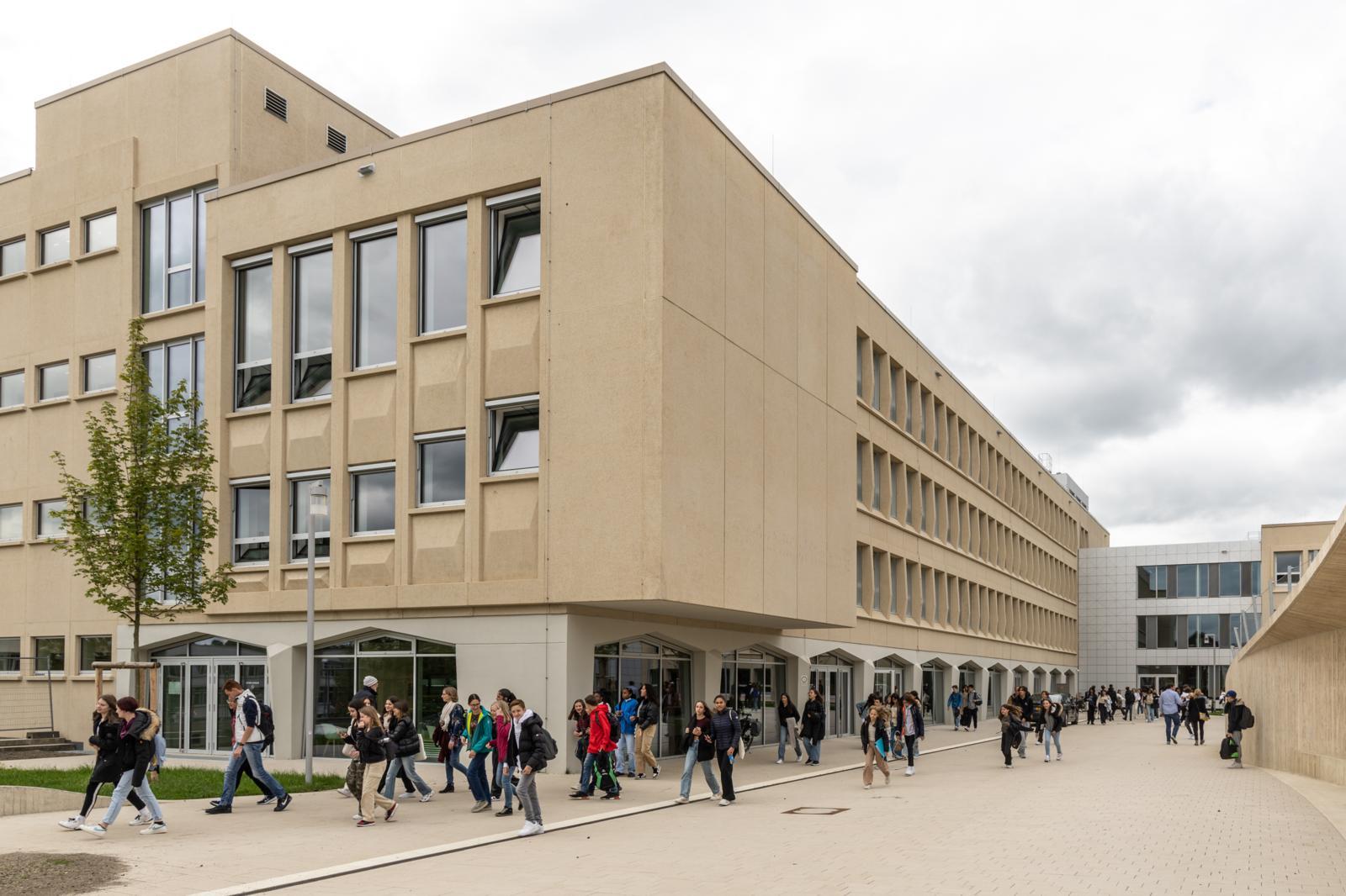 Education au Luxembourg: Le lycée Michel Rodange a fait peau neuve pour ...