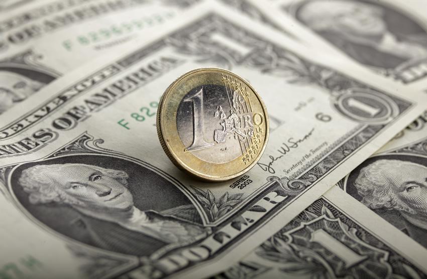 L'euro en hausse face au dollar et au franc, après le yuan et la Grèce