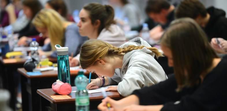 Au Luxembourg – Un «bon stress» pour le début des épreuves du bac - L ...