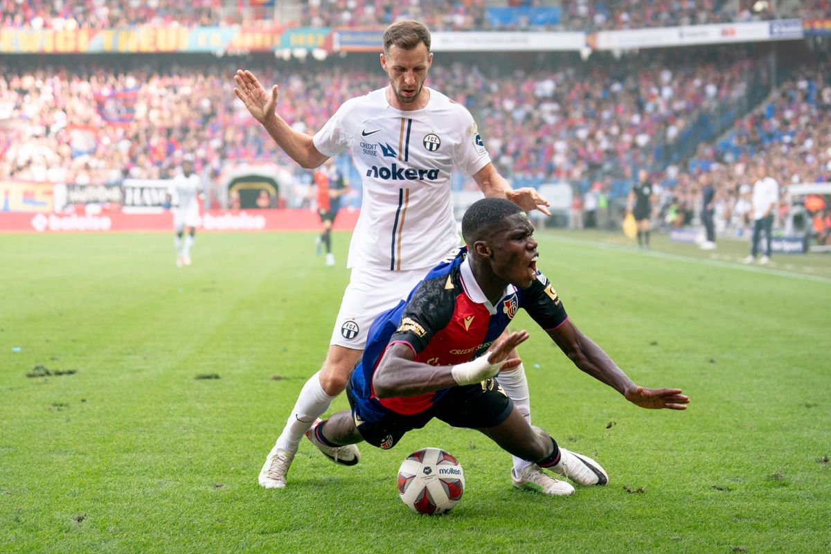 FC Basel - FC Zürich 2:2: Der FCZ hat den FCB am Boden – und hilft ihm ...