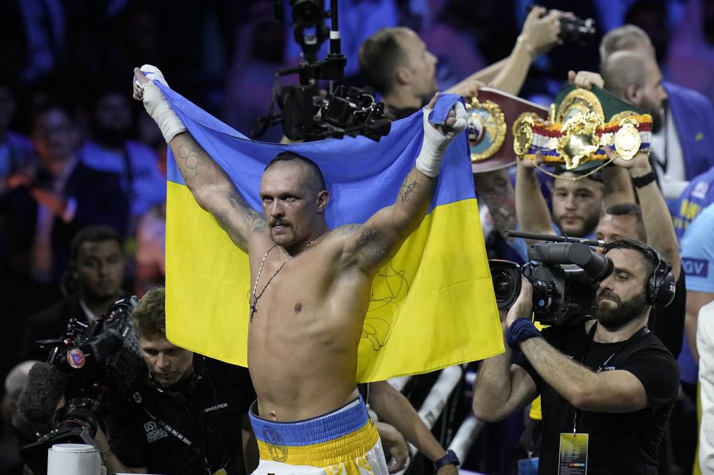 Ukrainer besiegt Anthony Joshua : Usyk bleibt Vierfach-Weltmeister im ...