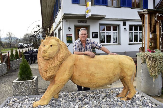 Kaffee und Gipfeli für Frühaufsteher im Restaurant Löwen | Berner Zeitung
