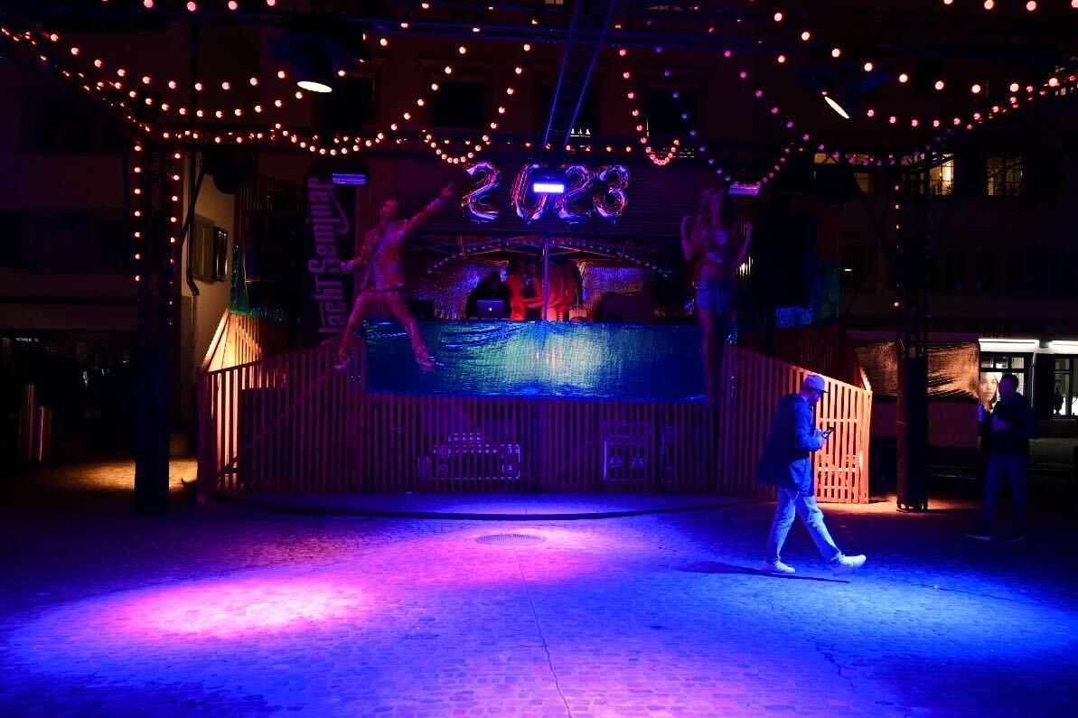 Silvester 2022/23 in Zürich: Erst gingen die Lichter aus, dann schossen ...