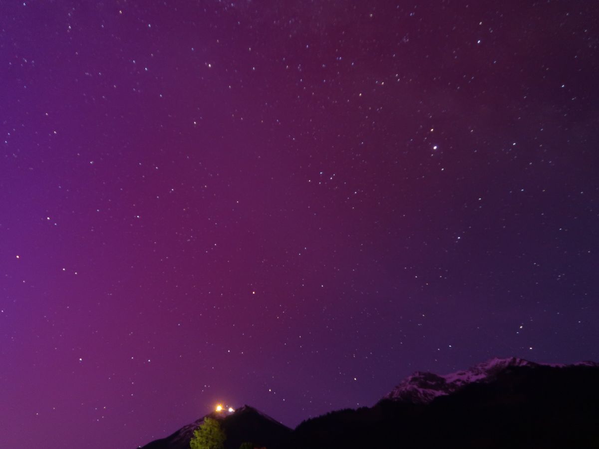 Polarlichter im Kanton Bern: Sonnensturm sorgt für Naturspektakel | Berner Zeitung