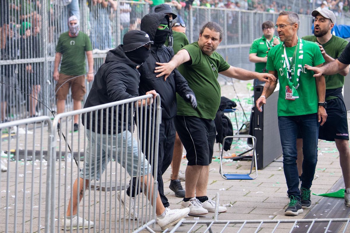 Football: Comment le boss du FC Saint-Gall a repoussé ses ultras - Le Matin