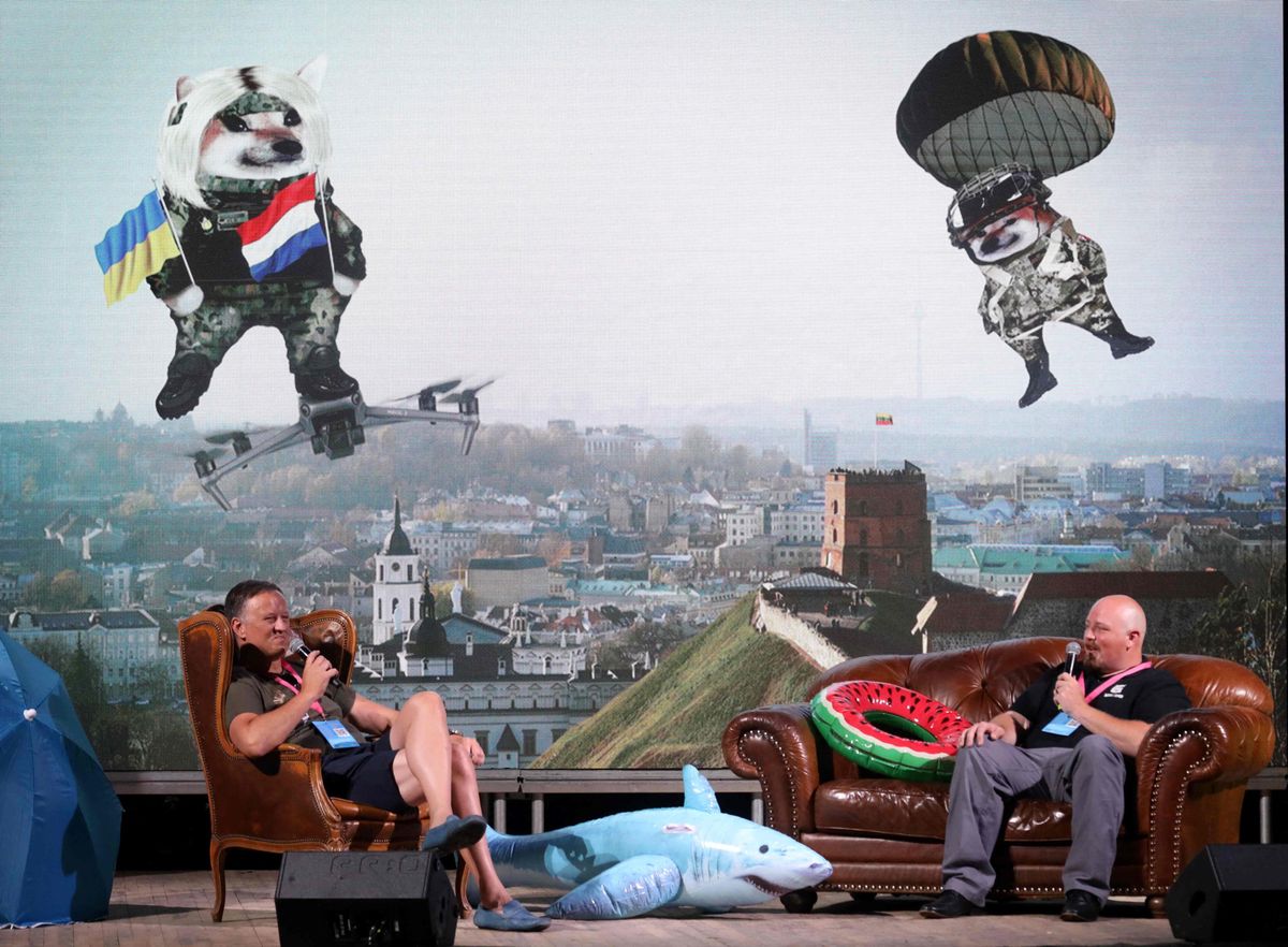 Nafo: Plastikhai löst Meme-Streit zwischen Russen und Ukrainern aus ...