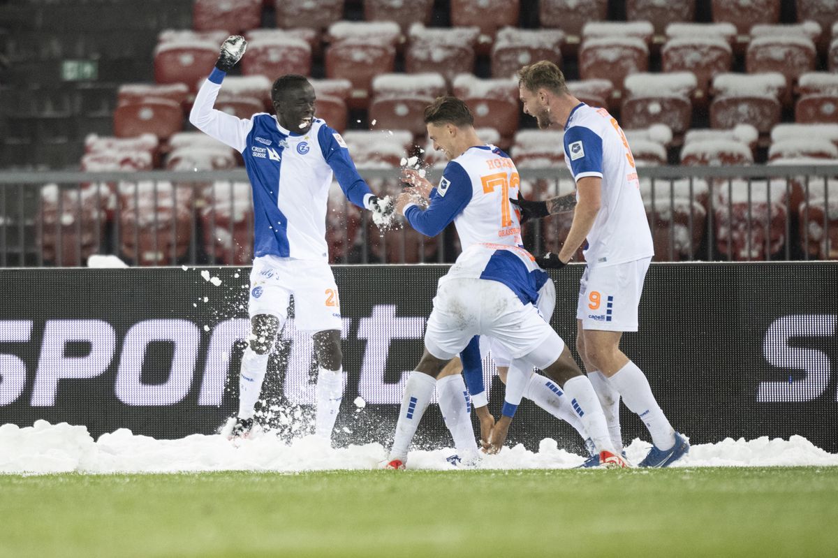 Football: Grasshopper s’amuse avec la neige et le Lausanne-Sport | 24 heures