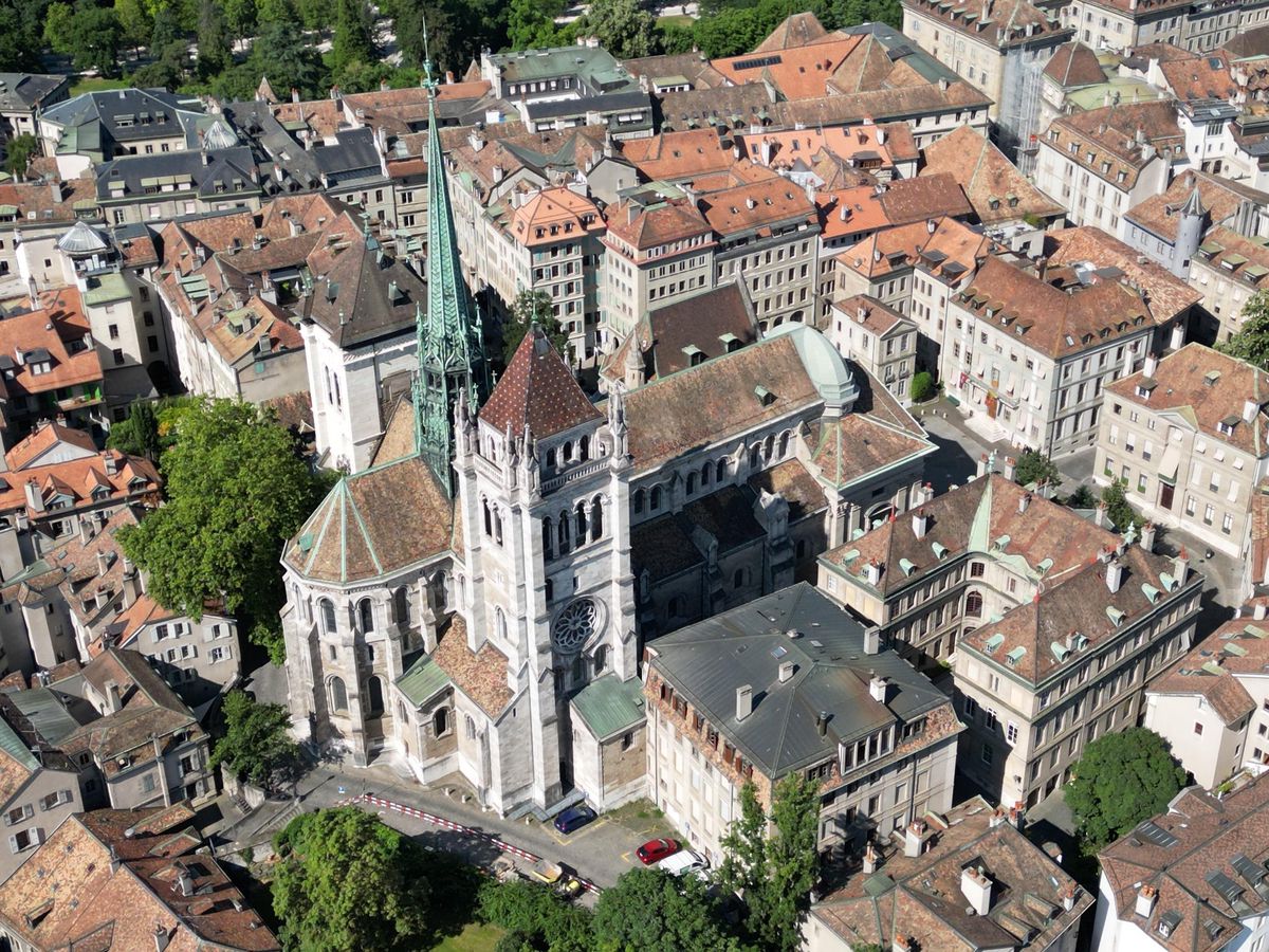 Genève: des murs de la cathédrale Saint-Pierre restaurés | Tribune de ...