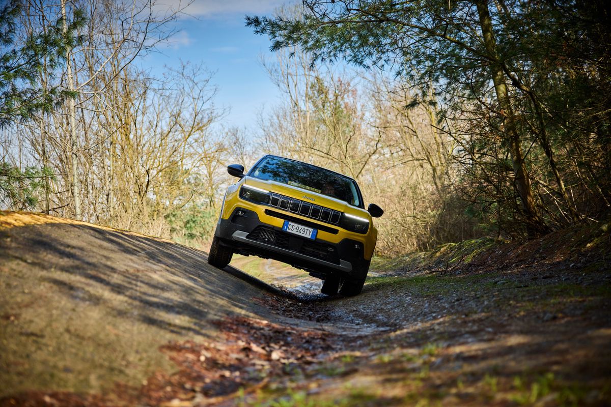 Jeep Avenger E-Hybrid: Mit weniger Strom zum Erfolg? | Tages-Anzeiger