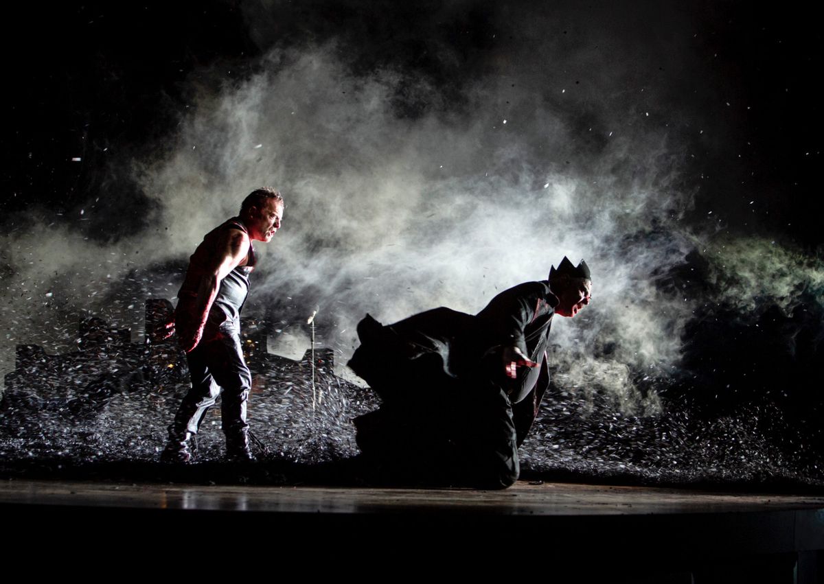 Blutiger «Macbeth» bei Bühnen Bern: Selten sah ein Bühnentod so ...