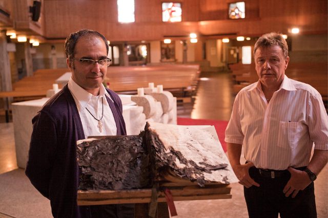 Vandalen legen Feuer in der Kirche | Basler Zeitung