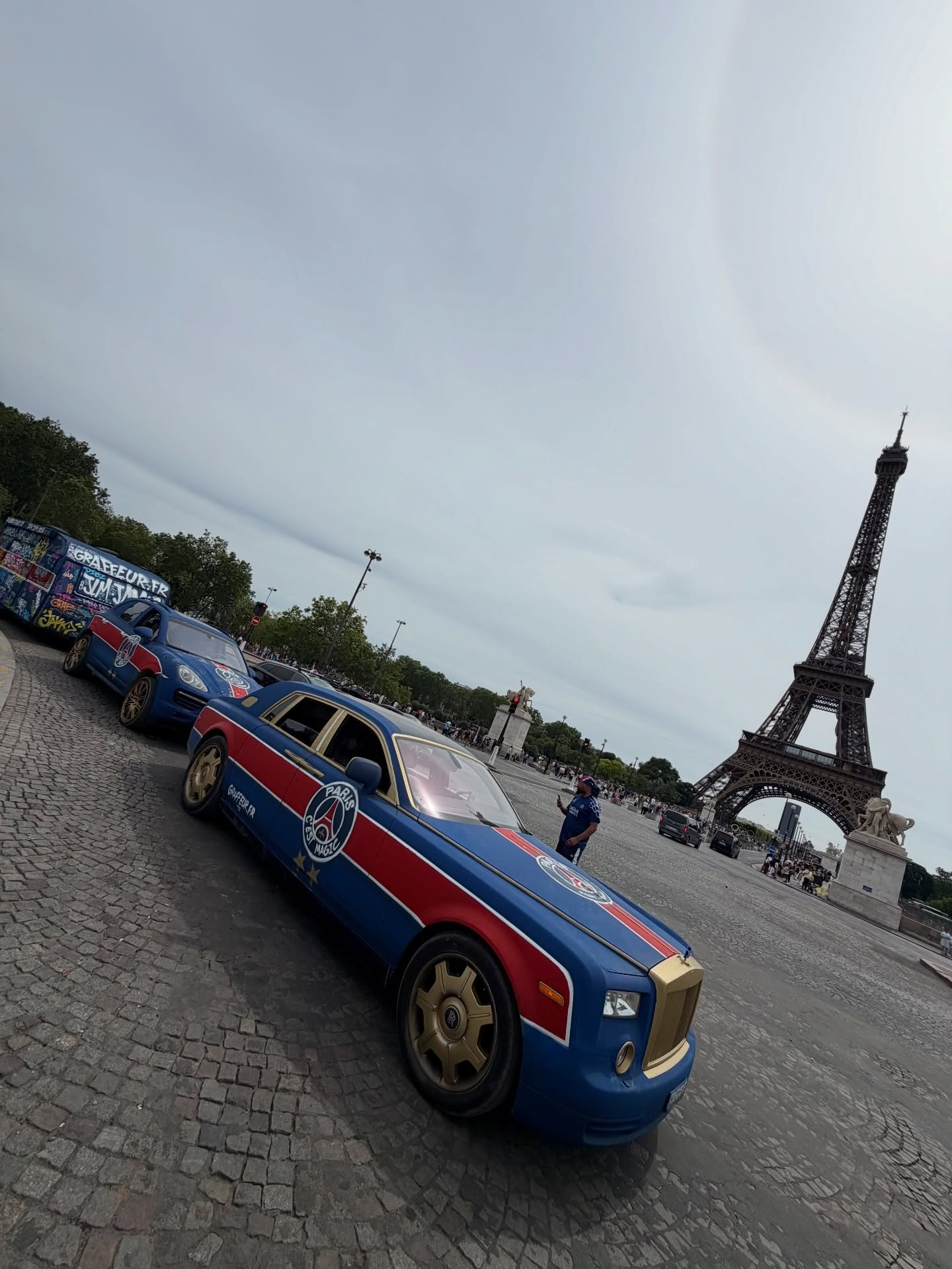 Paris: une Rolls-Royce aux couleurs du PSG fait le buzz