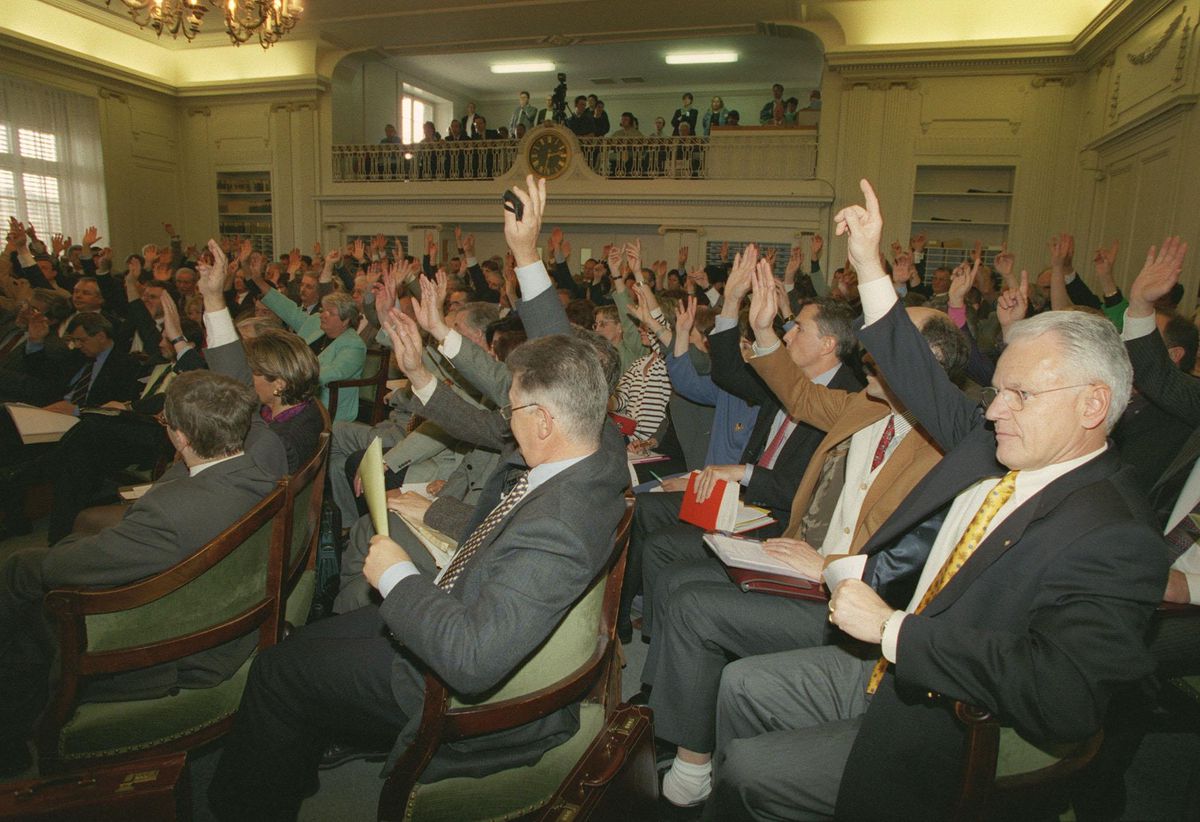 Anniversaire politique: Vingt ans après, la nouvelle Constitution ...
