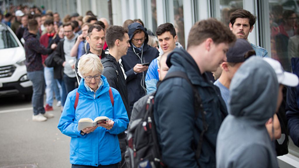 «Ich bin schon seit halb 6 Uhr hier» | Tages-Anzeiger