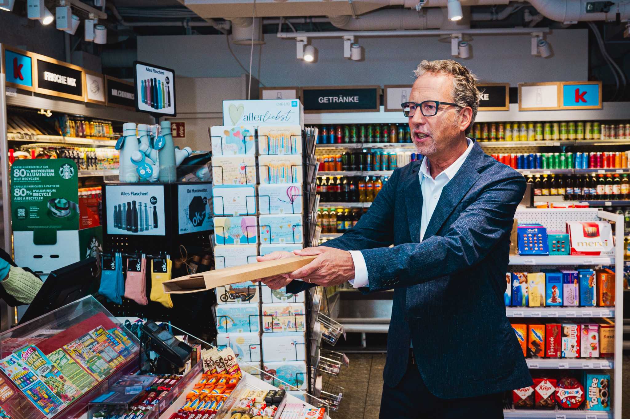 Paket am Kiosk abholen: DPD und Valora eröffnen 700 Stellen | Tages ...