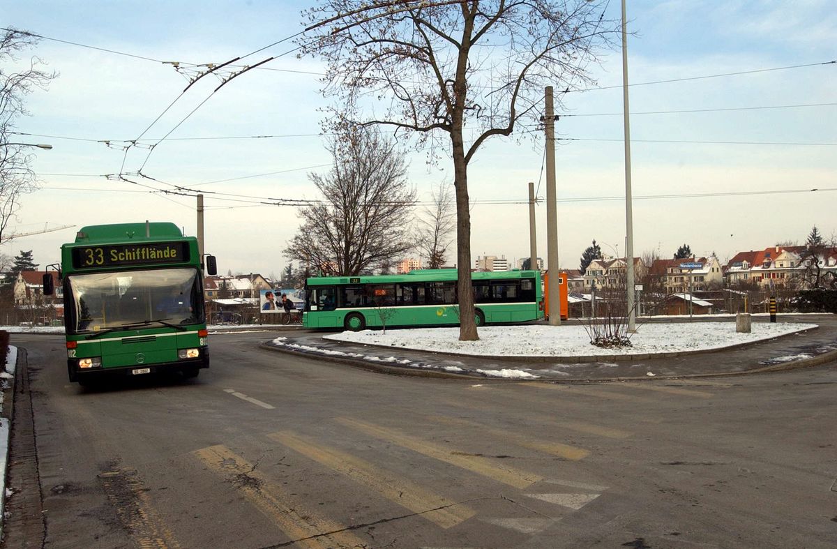 Wegen Ausfällen der Buslinie 33: Baselbieter Regierung übt Kritik an ...