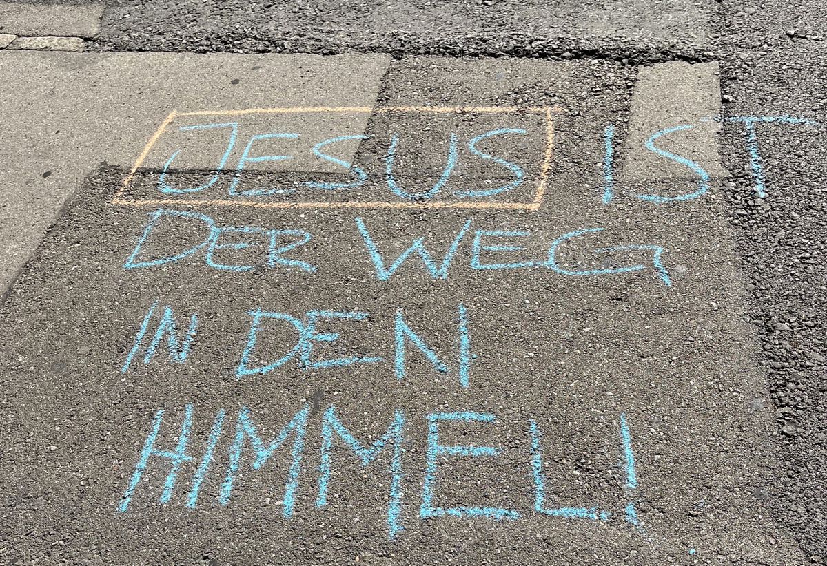 «Angetippt» zu Botschaften: Jesus am Boden, «Löle» an der Tür | Thuner ...