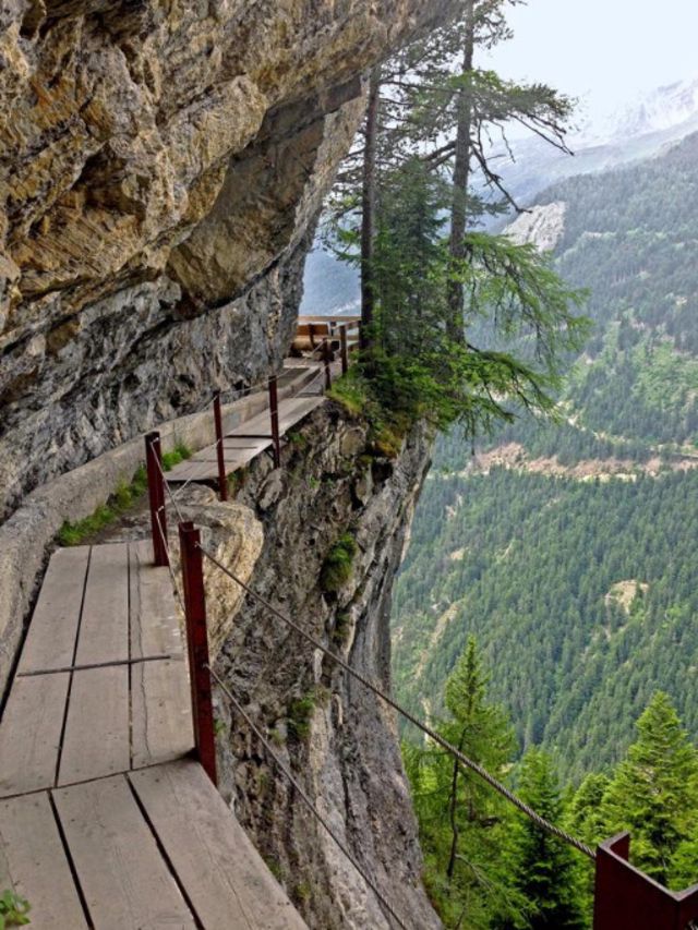 Le bisse du Rho met de l'eau dans son ravin | 24 heures