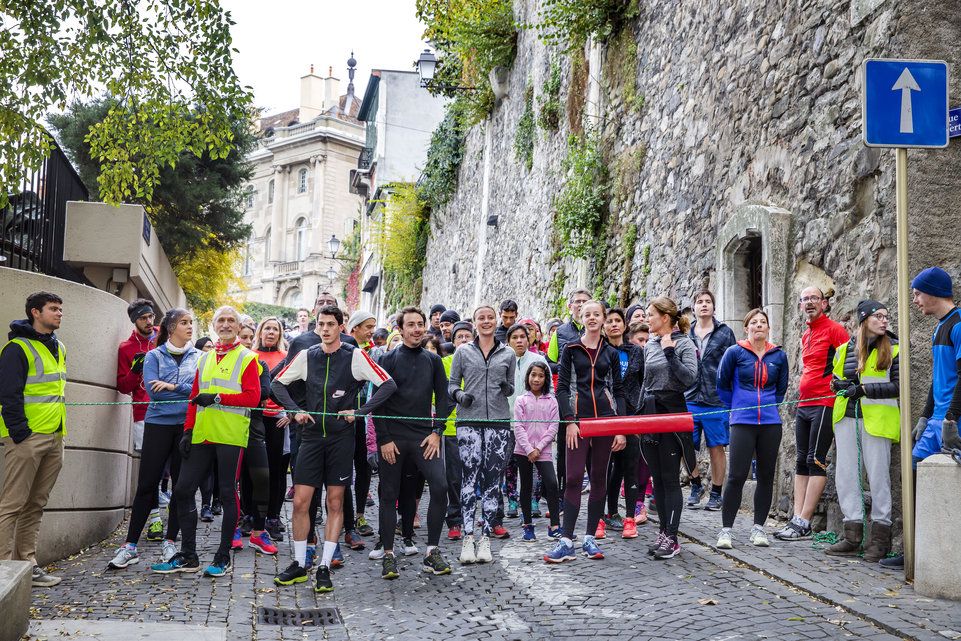 2500 coureurs s'échauffent en musique pour l'Escalade | Tribune de Genève